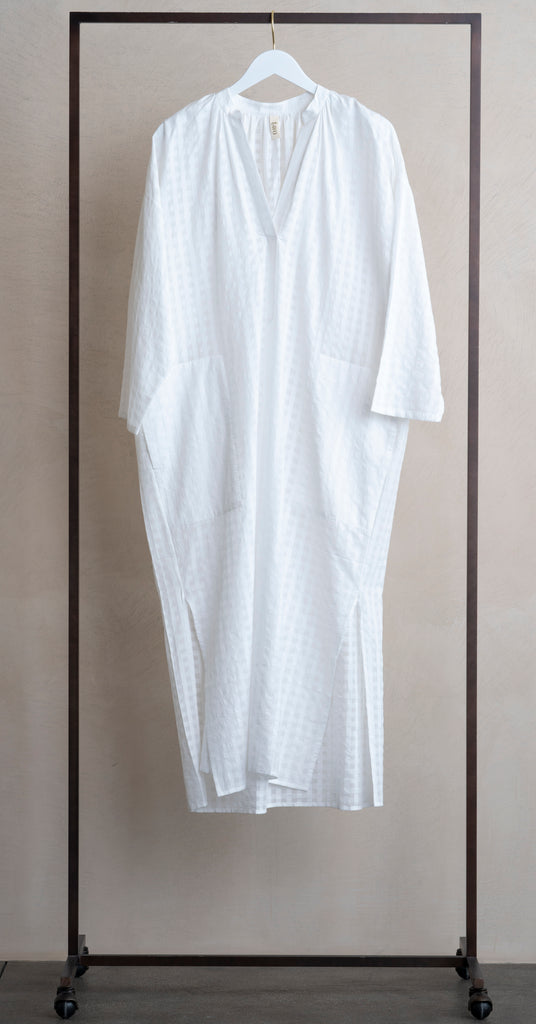 Two Side Pocket Caftan White Grid | Elizabeth & Prince